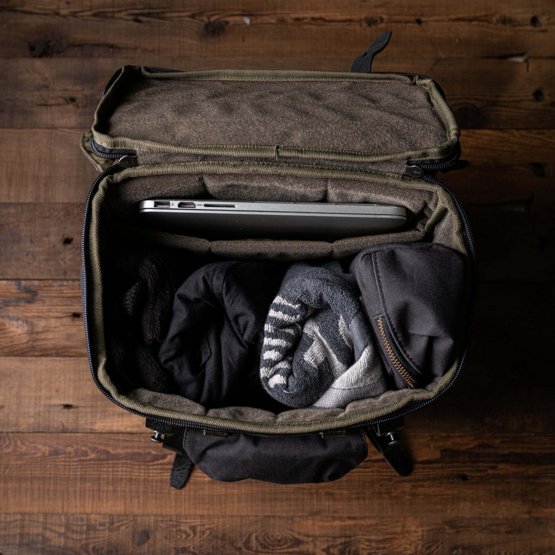 "NEW CITY EXPLORER" COMMANDER TRAVEL CAMERA BACKPACK 21L - Handmade ...