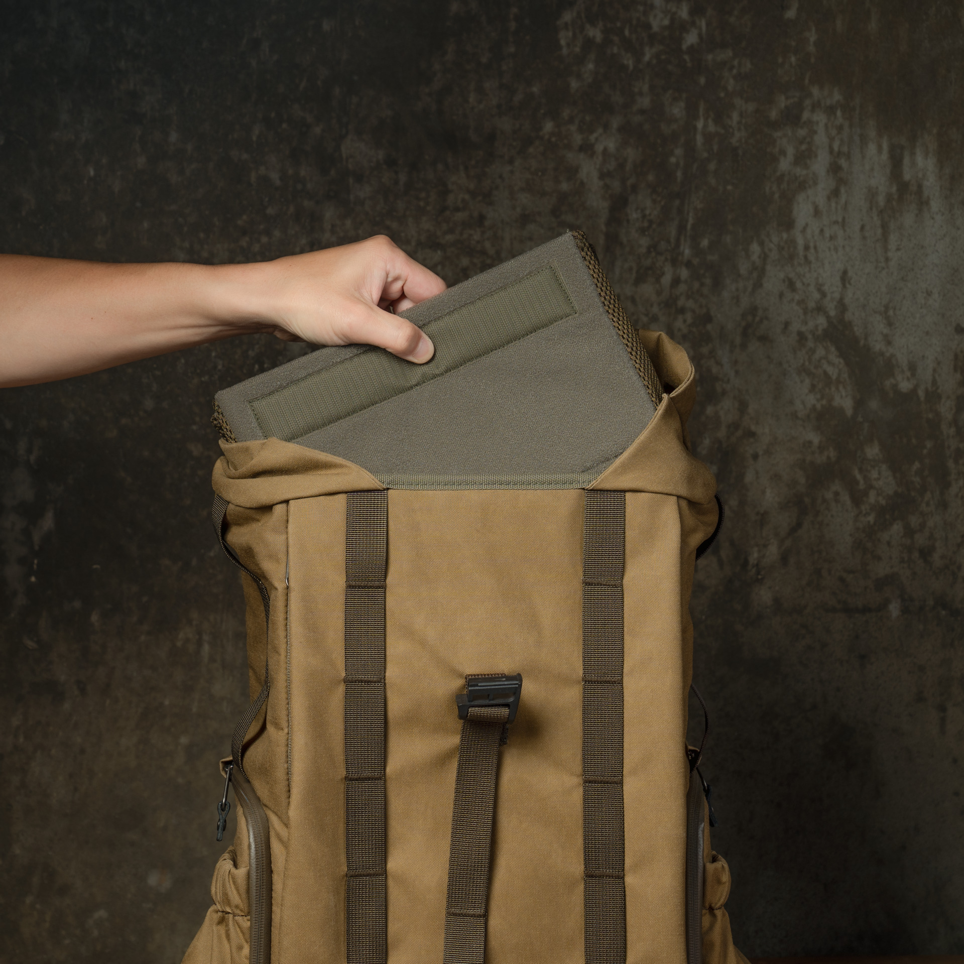 "NEW PILOT" TRAVEL CAMERA BACKPACK 18L - Handmade camera bags ...