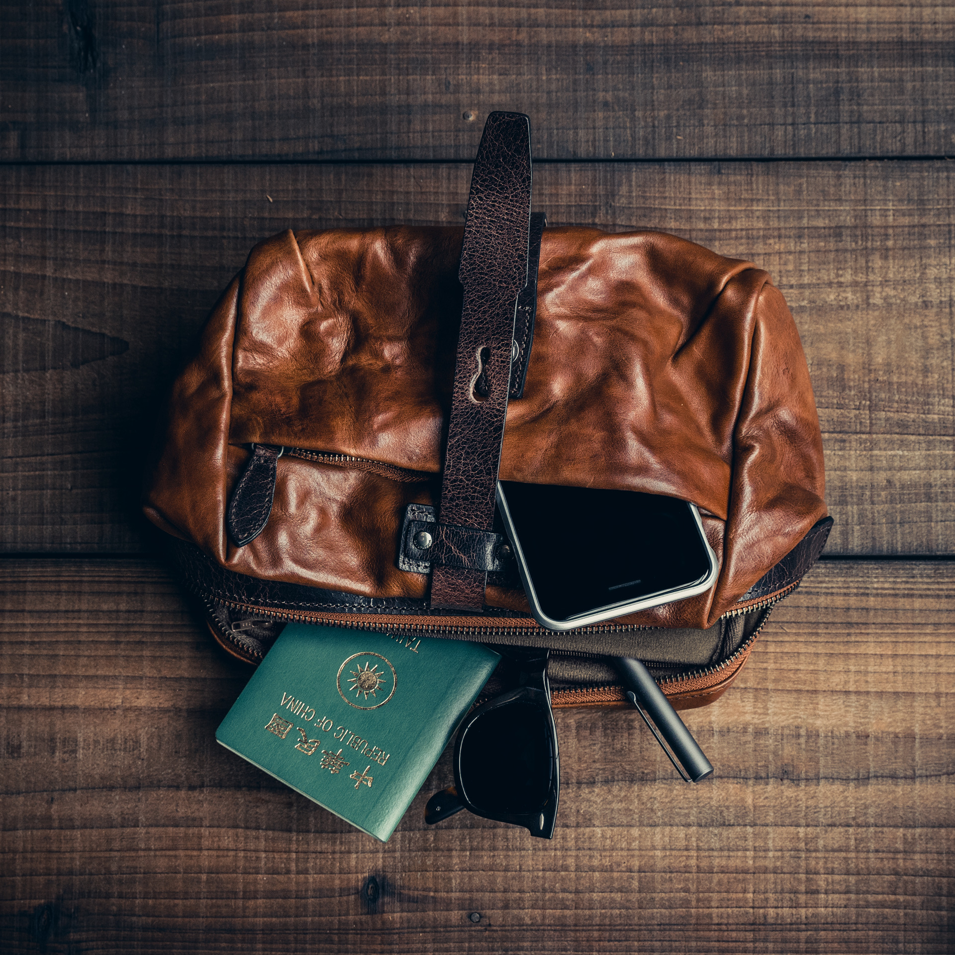 MINI RIDER 迷你騎士植鞣皮革單肩包 - 相機包 & 日常用包 & 皮革錶帶，復古軍風風格 | WOTANCRAF 沃坦